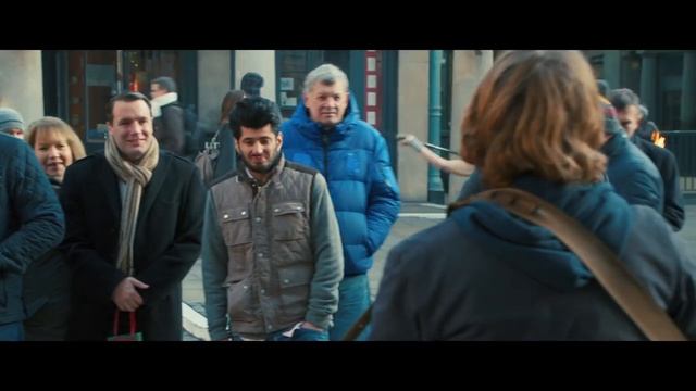 A Street Cat Named Bob - Getting the Punters In Clip - At Cinemas Now