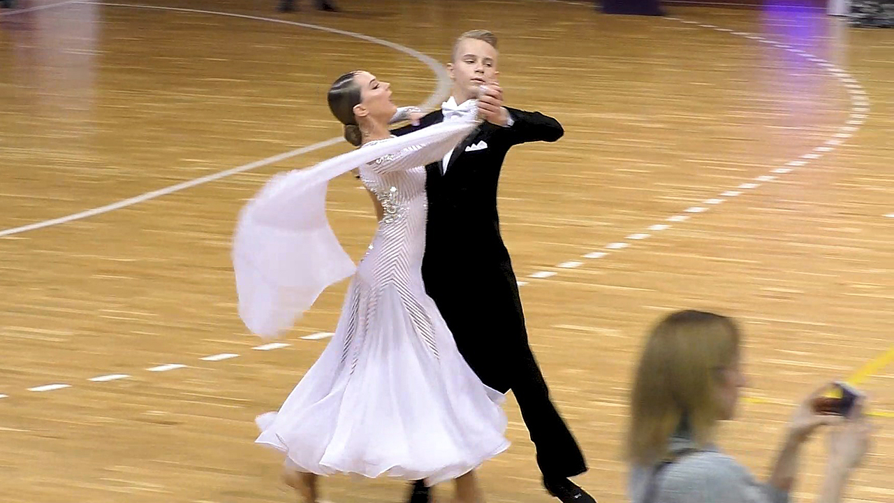 Юниоры 2 Risning Stars St 1/2: вальс, танго, фокстрот, квикстеп  - Хрустальный кубок 2022 (Минск)