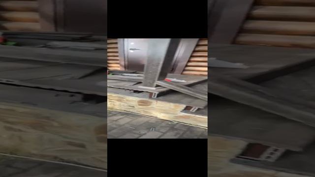 Монтаж входной группы со ступеньками в обе стороны и ограждением по периметру. День 6.