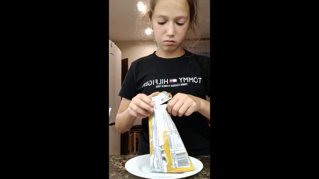 пробую сырное мороженое🍦 🧀