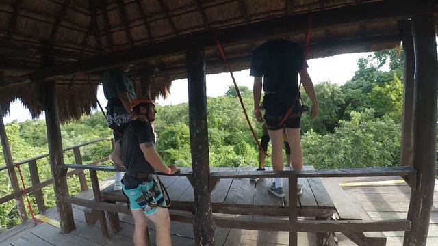 Тарзанка в Мексике, недалеко от Канкуна