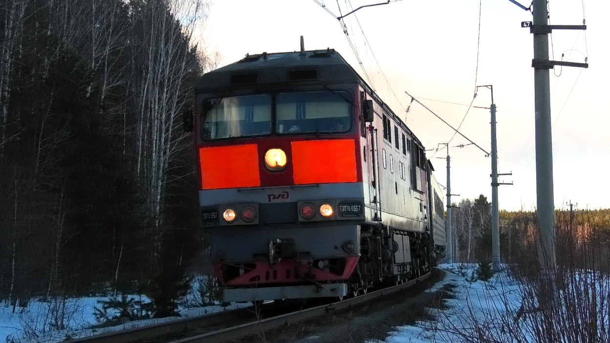 ТЭП70-0557 с пригородным поездом Егоршино - Екатеринбург-Пасс.