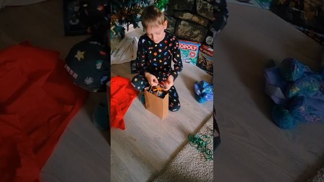 распаковываю подарки на новый год ? ?❄️?⛄?