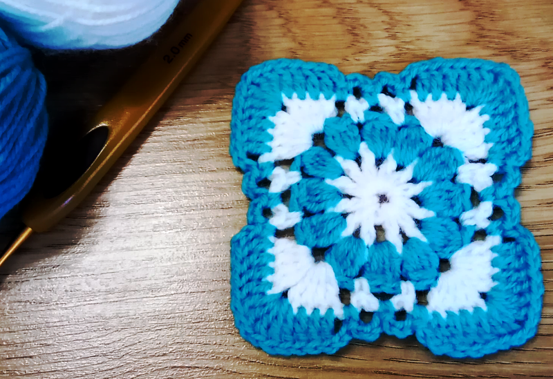 Вяжем Квадратный МОТИВ крючком из двух цветов