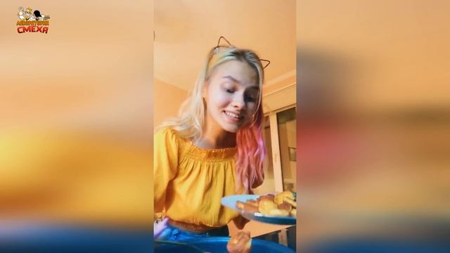 Cаша Капустина спела официанту / Реакция на голос Саши / Песни в подъезде #6