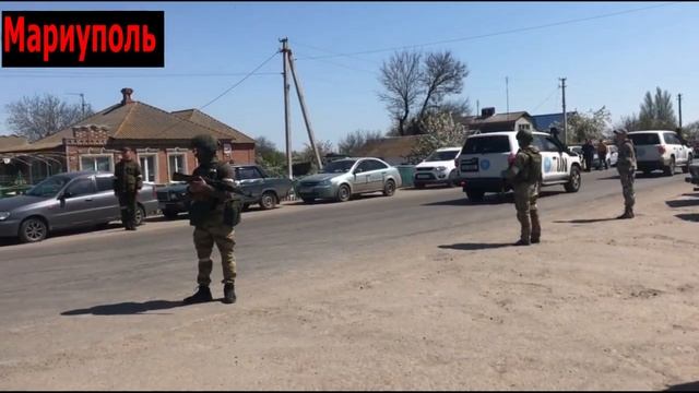 В Мариуполь въехали машины с логотипом ООН.