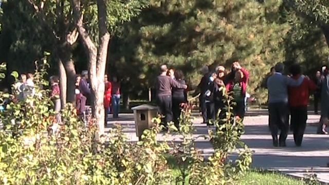 Танцы пожилых людей. Парки Китая