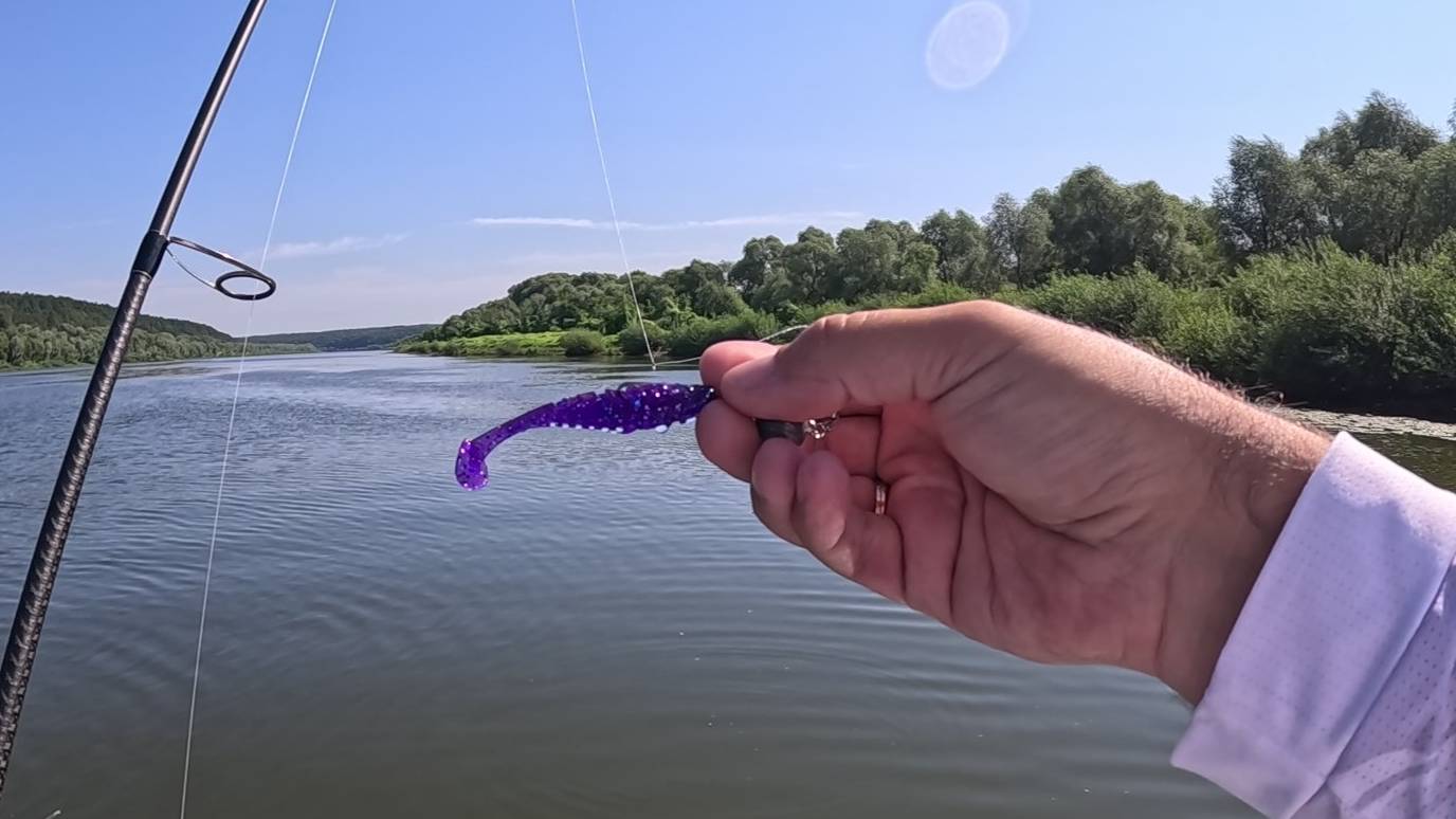 ОНА ЛОВИТ В БЕЗКЛЕВЬЕ Рыбалка на Оке Ловля судака на спиннинг