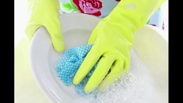 Евгений Евтушенко. «Шёпот на кухне» (2009). Читает Ярослав Годованый