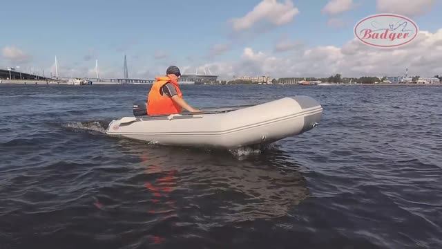 Badger Classic Line: тест надувной лодки с мотором 15 л.с. на воде