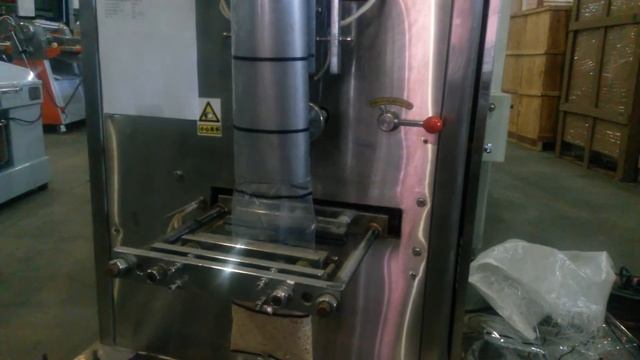 Видео работы фасовочно-упаковочного автомата для сыпучих продуктов SJIII K300 AR
