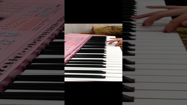 Идет солдат по городу