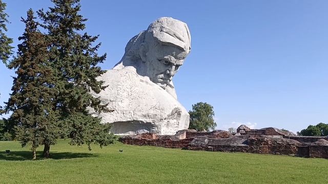 Монумент Мужество в Брестской крепости.