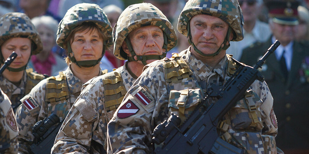 Ополчение Латвии, угрожает закусать русского мишку.mp4