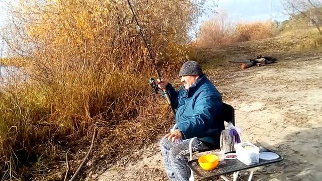 первая рыбка поймана.mp4