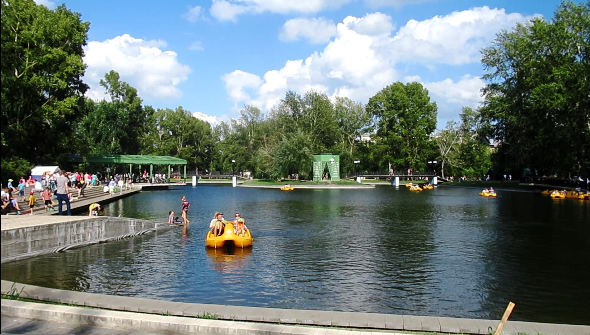 Гуляем в парке Изумрудный город Барнаул