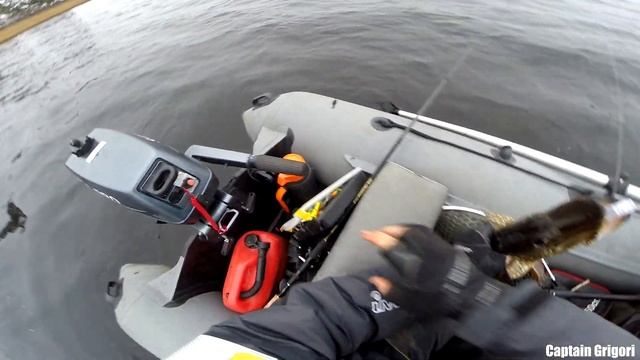 Неугомонные рыбаки и Крупная щука, окунь поздней осенью, экстремальная рыбалка, good fishing pike