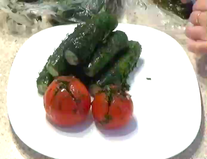 Огурчики и помидорчики малосольные с укропчиком! Быстро и без рассола!