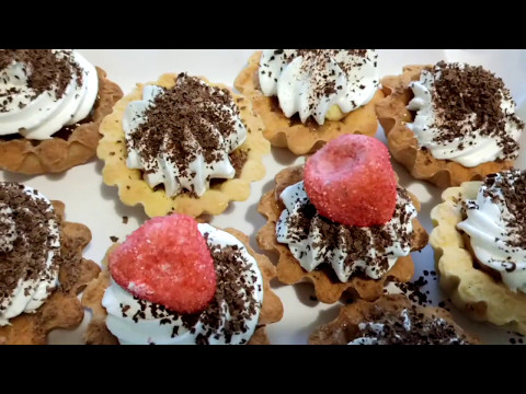 КЛУБНИКА ИЗ БИСКВИТНОЙ КРОШКИ.