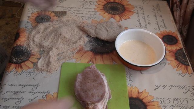 Шницель натуральный, из свиной корейки.mp4