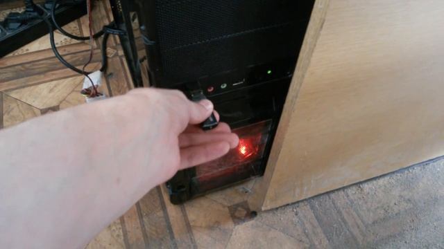 Как подключить флешку к компьютеру. Как вставить флешку. Звук вставленной флешки