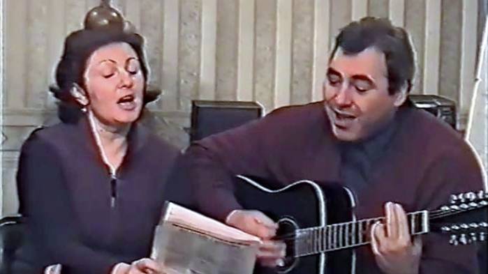 "Держись меня" (запись 2001 г.). Поют Фондаратовы Елена и Сергей.