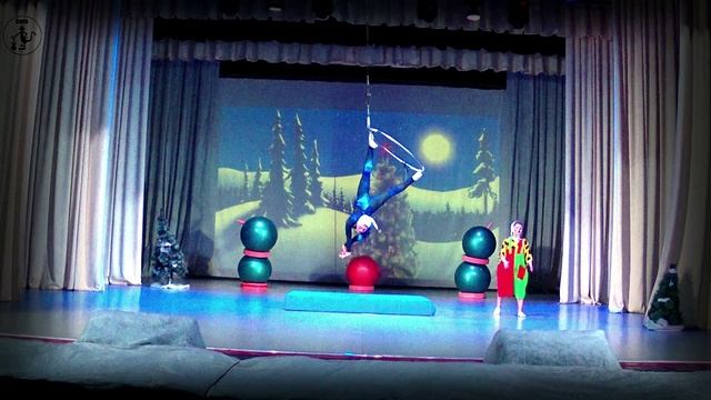 11. Зайцы 2\3. Гимнастка в воздушном кольце.