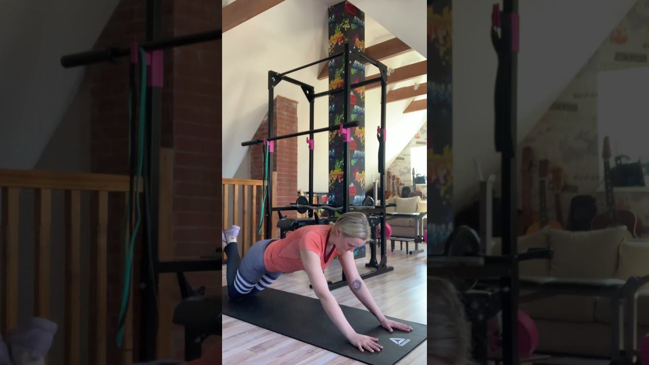 РАЗГИБАНИЕ ЛОКТЕЙ ИЗ УПОРА ЛЕЖА С КОЛЕН