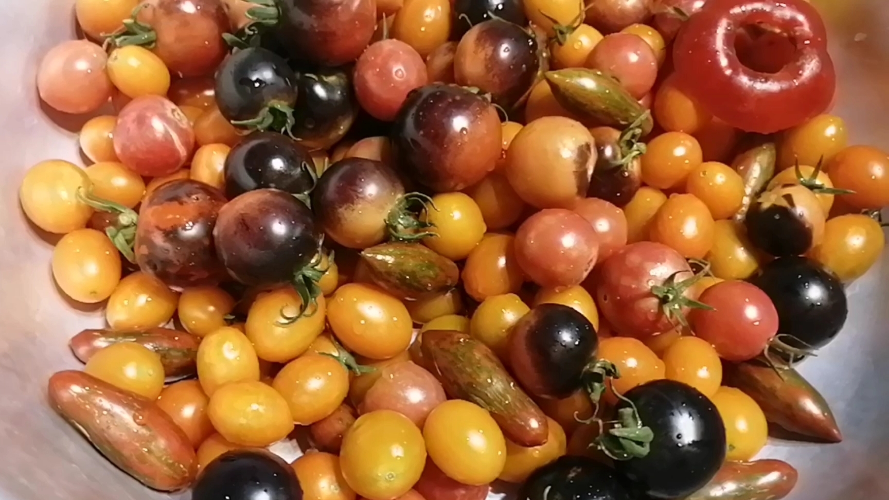 Маринованный черри с виноградом