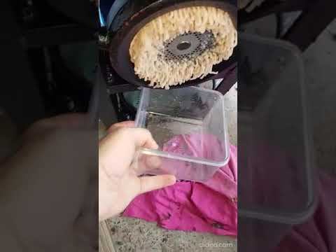 Промышленная мясорубка модель 52 черная на мелкой решетке 3 мм