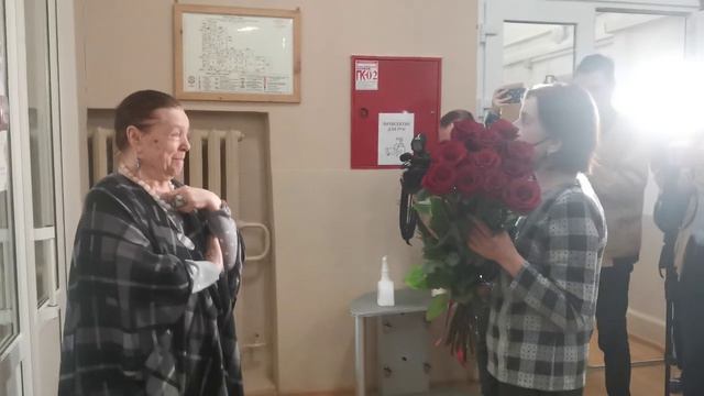 Тверской театр драмы. н.а. Наину Хонину встречают аплодисментами. Юбилей-80. 12.05.2021