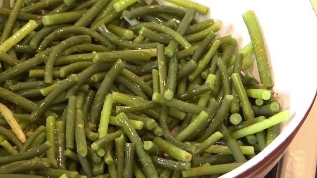 Готовим стрелки чеснока на зиму.