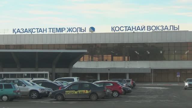 ЖД вокзал Кустаная и памятник Майлину