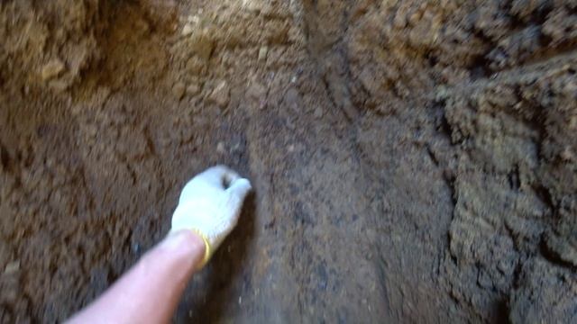 Выкопал траншею глубиной два метра и это было зря.