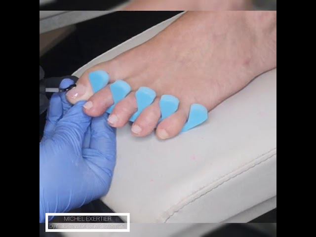 Аппаратный педикюр в салоне Мишель Экзертье