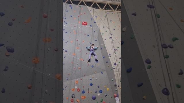 Я на скалодроме