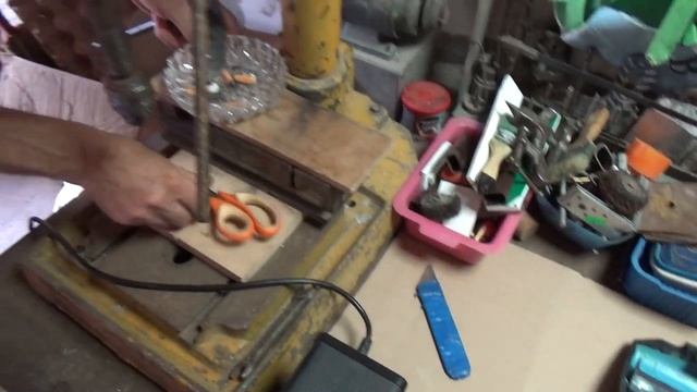 Перетяжка дверных карт закончена. Установка акустики. Шумка дверных панелей (Пассат Б5) - Часть  2