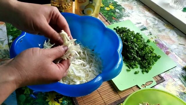 Простой и вкусный салат с крабовыми палочками за 5 минут.