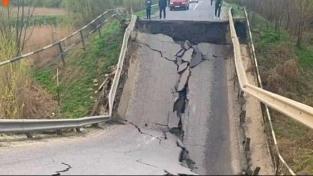 На Украине "устал" очередной мост: тотальный "мостопад" на фоне «Большого строительства» Зеленского