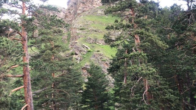 Вид с террасы гостиницы Сириус, расположенном в Приэльбрусье на поляне Азау