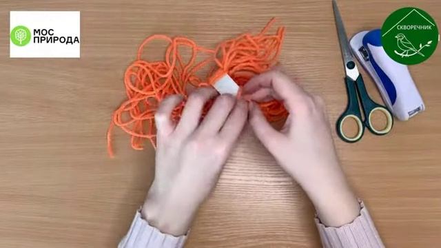 Мастер-класс «Ёлочная игрушка - шапочка из ниток»