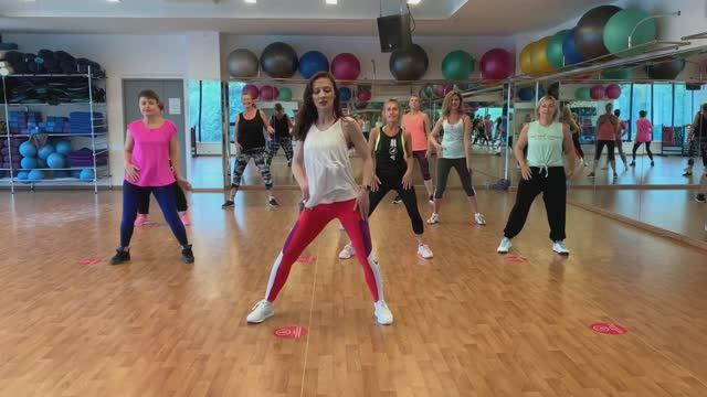 Zumba в исполнении нашей группы. Танцуем!
