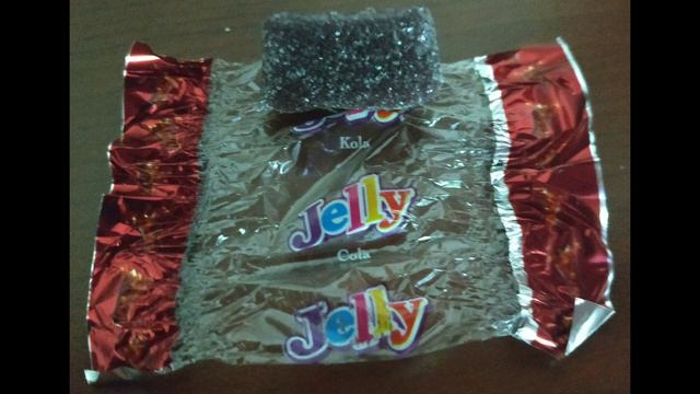 Опасная конфета(цепляется к зубам)