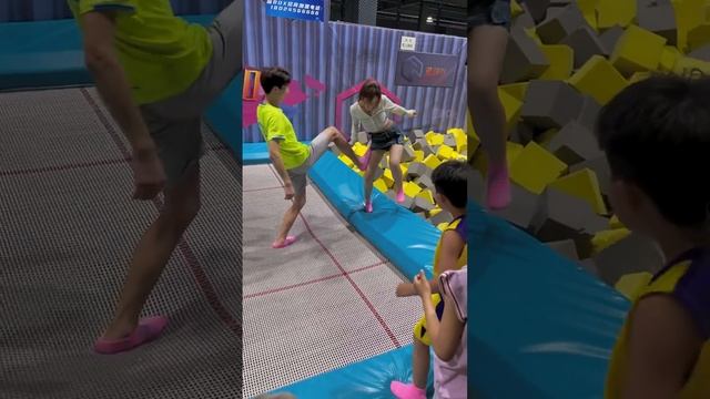 ПРЫЖКИ НА БАТУТЕ | Trampoline Jumping  | Смешные видео | Funny Videos #11 #poseitv #shorts #шортс