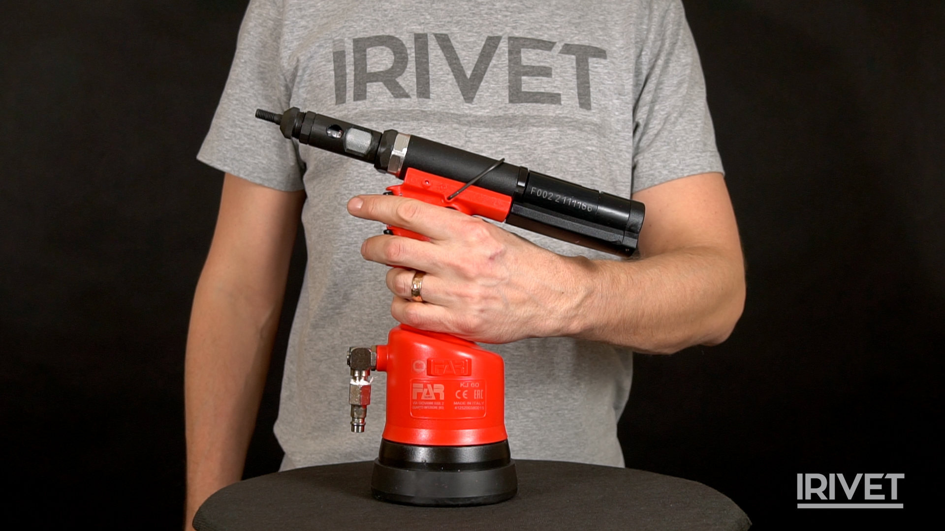 FAR KJ60 - пневмо-гидравлический заклёпочник для установки резьбовых заклёпок от М3 до М8