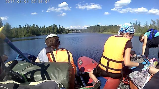 Идем под мотором по реке Чирка