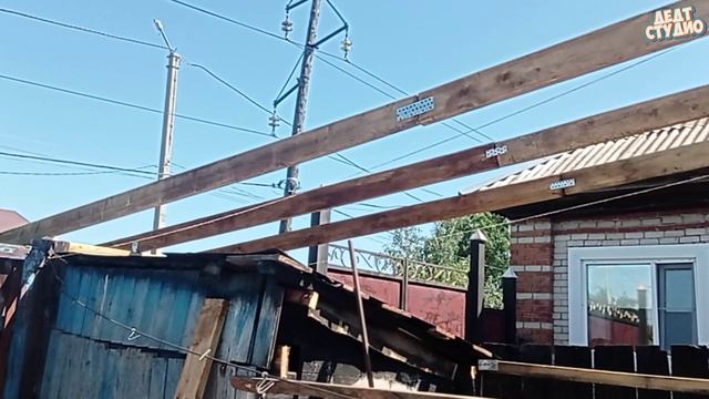 Строю сарай. 10 серия. Установка  продольных стропил с опорами