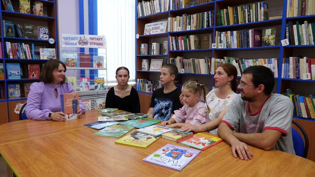 Семья Зайцевы. Видеоподкаст «Читает семья — читает страна».