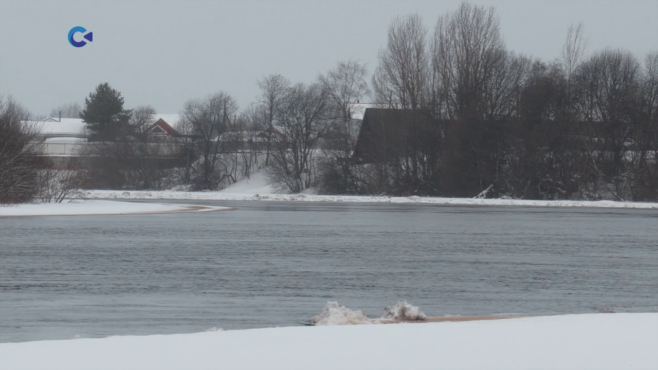 В Бесовце затопило дорогу и несколько земельных участков на берегу Шуи
