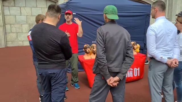 Как группой эвакуироваться из задымлённого помещения